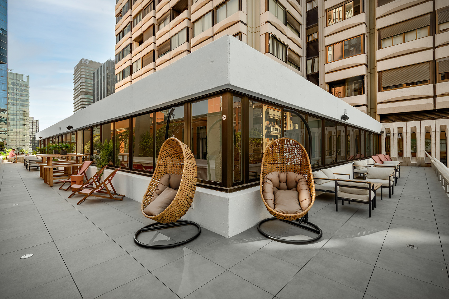 Iluminación en la oficina. Motivar a través de la luz.